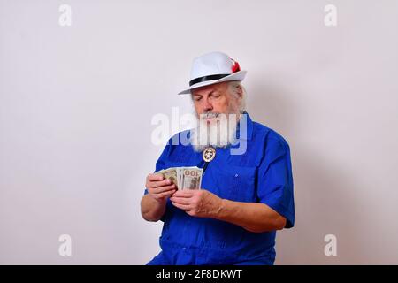 A rich old man counting a handful of paper bills Stock Photo - Alamy