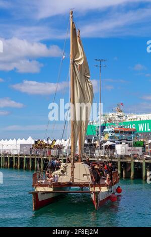 A twin-hulled, ocean-going Maori waka (canoe) sails into Auckland, New ...