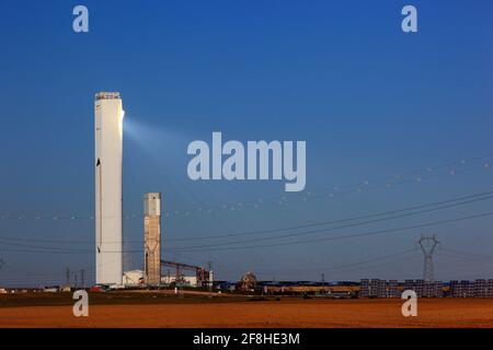 The PS10 solar tower power plant produces clean thermoelectric power ...