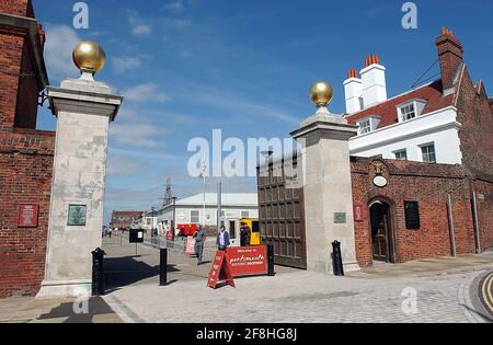 The main entrance to Portsmouth Naval base and dockyard, Trafalgar Gate ...