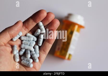 Fioricet pill. Generic names: Butalbital Acetaminophen. Medication used ...