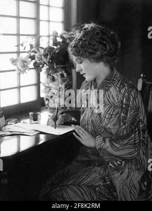 Mary Pickford writing at a desk - Hartsook Photo, photographer, 1918 ...
