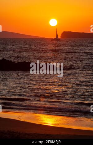 Maui .Hawaii islands ,USA Holiday makers on ka anapali beach 11 January ...
