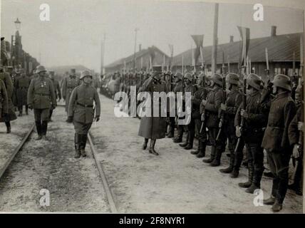 Charles I visits the imperial German South Army in Chodoriw, 3.5.1917 ...