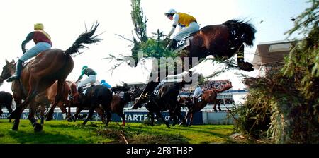 RACING AINTREE 1ST DAY 4/4/2002 PICTURE DAVID ASHDOWN. RACING AINTREE ...