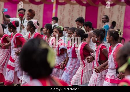 Sarhul festival celebrated amidst Covid-19 pandemic by tribes in ...