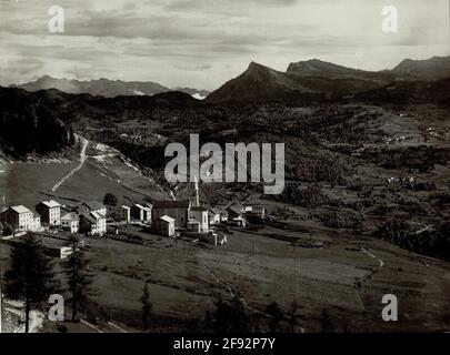 Sommo saddle against Cimone and Cima di Vezzena, taken on 24.sept 1915 ...