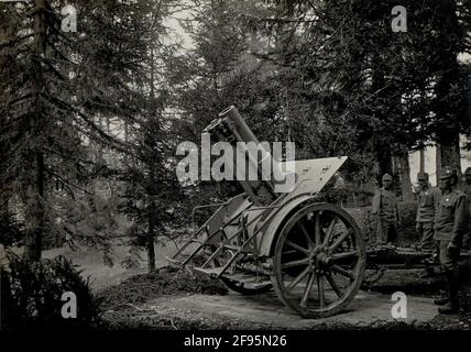 Heavy 15 cm howitzer. Recorded on 15 May 1916 Stock Photo - Alamy