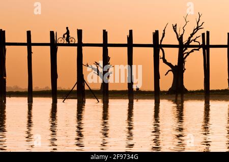 U Bein Bridge at sunset Stock Photo - Alamy