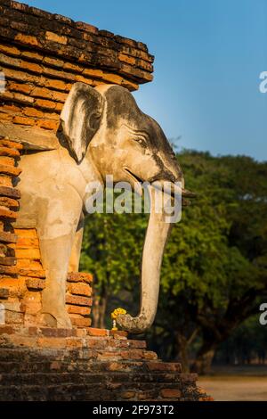 Thailand, Sukothai, Wat Sorasak temple Stock Photo - Alamy
