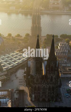 View of the Kölner Dom (Cologne Cathedral) in the German city of ...