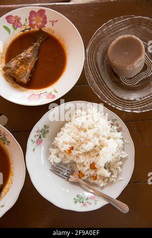Traditional food preparation, Benin, West Africa Stock Photo - Alamy