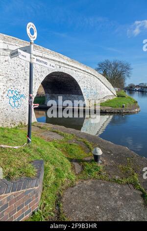 UK, England, London, Hayes, Bulls Bridge Junction on the Grand Union ...