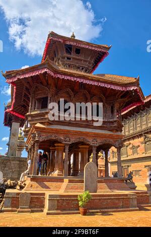 Durbar Square with statue of King Bhupatindra Malla, Taleju Bell ...