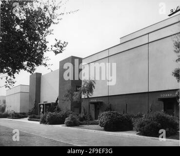 Behind the scenes at the theatre in the 1940s. A group of actors in ...