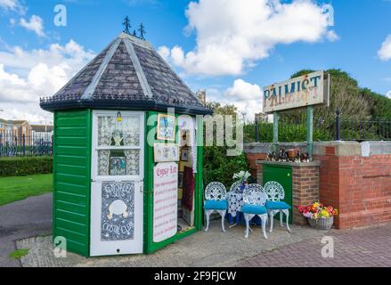 Gypsy Lee Palmist and fortune teller Stock Photo - Alamy