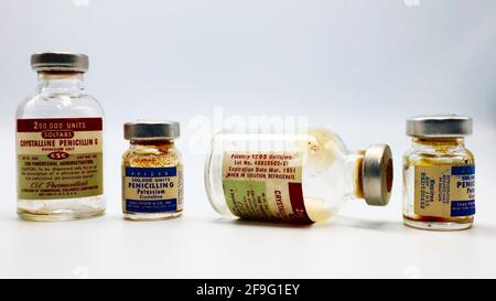 Vintage 1950s Vials of PENICILLIN G Produced by CSC Pharmaceuticals and ...