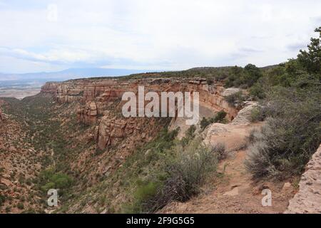 The red rock landscape with cliffside near Colorado National Monument ...