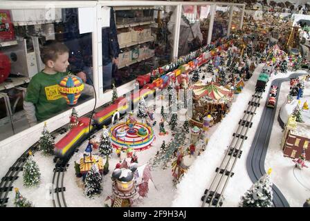 Christmas window display train Santa Claus Stock Photo - Alamy