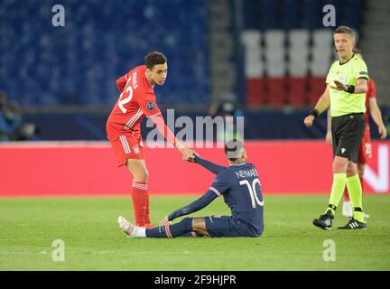 Jamal MUSIALA l. (M) helps NEYMAR (PSG) on her feet. Soccer Champions ...