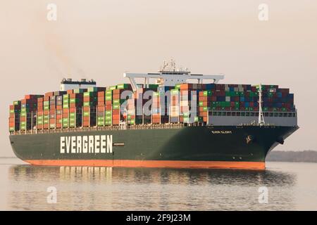 Evergreen Container Ship - the Taiwanese owned Evergreen Container ...