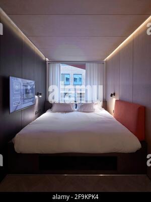 Stowaway hotel, Waterloo, London Stock Photo - Alamy