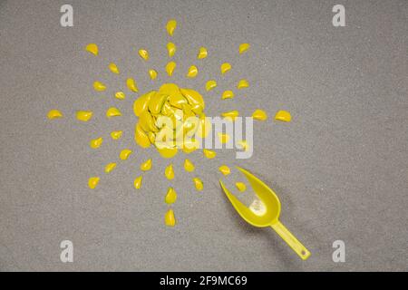 Sun made of yellow seashells with spatula - centered Stock Photo - Alamy