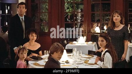 Pierce Brosnan, Matthew Lawrence, Mara Wilson, Sally Field, Lisa Jacub & Robin Williams Film ...