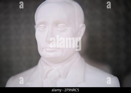 Russian President Vladimir Putin s bust presented by Jewelry Department ...