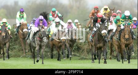 GRAND NATIONAL AT AINTREE AT THE CHAIR 9/4/2005 PICTURE DAVID ...