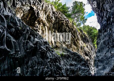 Closeup of basalt geological formations in Alcantara river gorge Stock ...