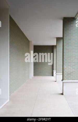 receding brick wall Stock Photo - Alamy