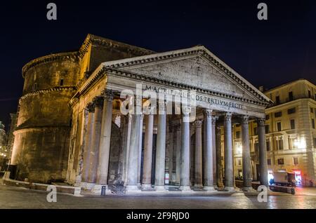 night view over pantheon in rome Stock Photo - Alamy