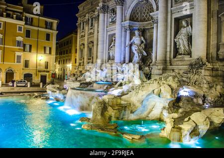Night view over fontana di trevi in rome Stock Photo - Alamy