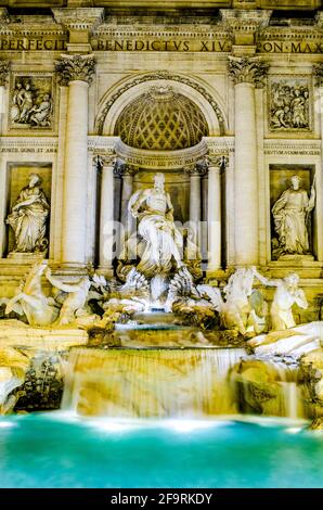 Night view over fontana di trevi in rome Stock Photo - Alamy