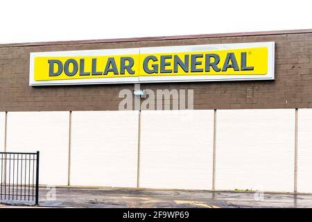 Dollar General exterior store marquee sign in Chicago, Illinois Stock ...