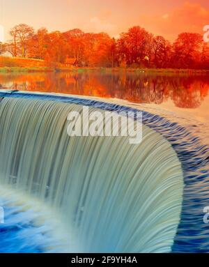 UK, England, Cheshire, Chelford, lake and weir, Peover Eye (river Stock ...