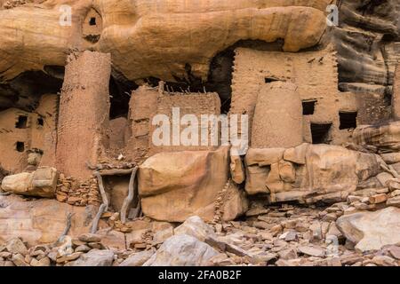 Tellem cave dwellings, Dogon village of Youga Piri, Mali Stock Photo ...