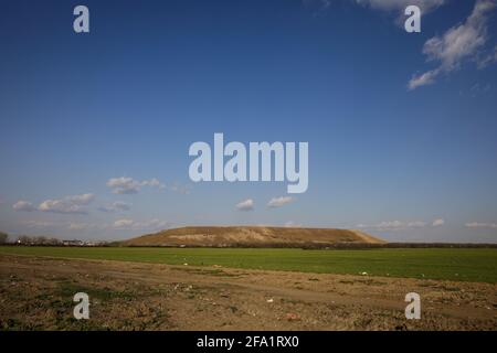 Vidra landfill garbage dump near Bucharest Stock Photo - Alamy