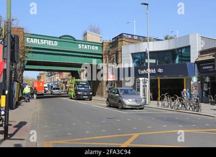 Earlsfield town centre, southwest London, UK. Shows station and ...