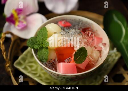 Iced Longan Jelly. Preserved longan fruit in syrup with red jelly, milk ...