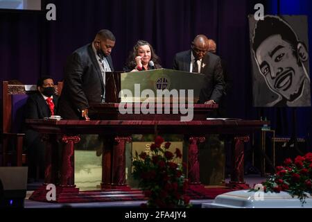 Daunte Wright's mother, Katie Wright speaks during his funeral inside ...