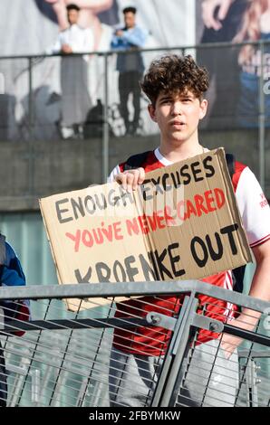 Arsenal fans stage protest against Kroenke outside stadium 23.04.21 ...