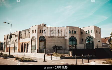France, Viroflay 10/10/2025 : Viroflay town hall during the fall Stock ...