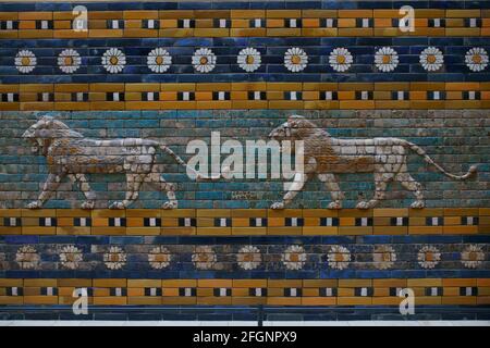 Entrance to the Ishtar Gate of Babylon, Pergamon Museum, Berlin ...