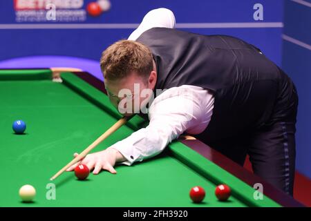 Shaun Murphy of England plays a shot to Mark Allen of Northern Ireland ...