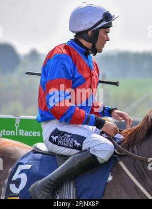 Eyton Races on a beautiful Easter Monday, Horse Racing at its best ...