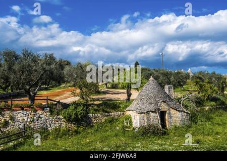 Italia, Puglia, Alberobello, bee-hives houses, or trulli Stock Photo ...