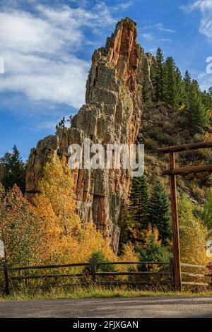 The Great Dikes rock formations in the Spanish Peaks of Colorado, USA ...