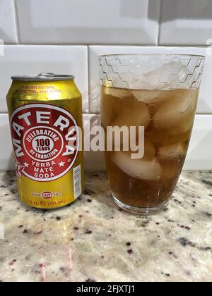 Beverage can is poured Stock Photo - Alamy